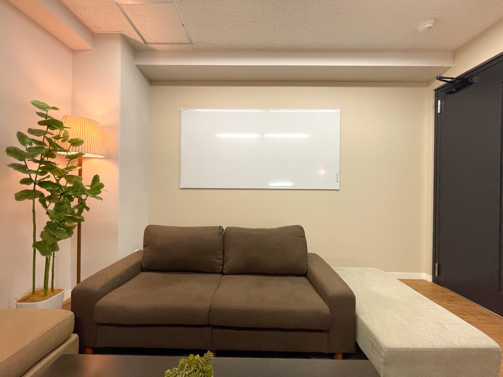 駅直結！横浜駅徒歩30秒｜最大7名｜ビジネス、懇親会の利用に最適！ルーム『シナモン』※旧4Hの写真4