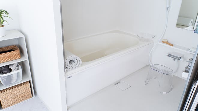 【スタジオE】自然光が差し込むキッチン・お風呂が設けられた空間の写真4