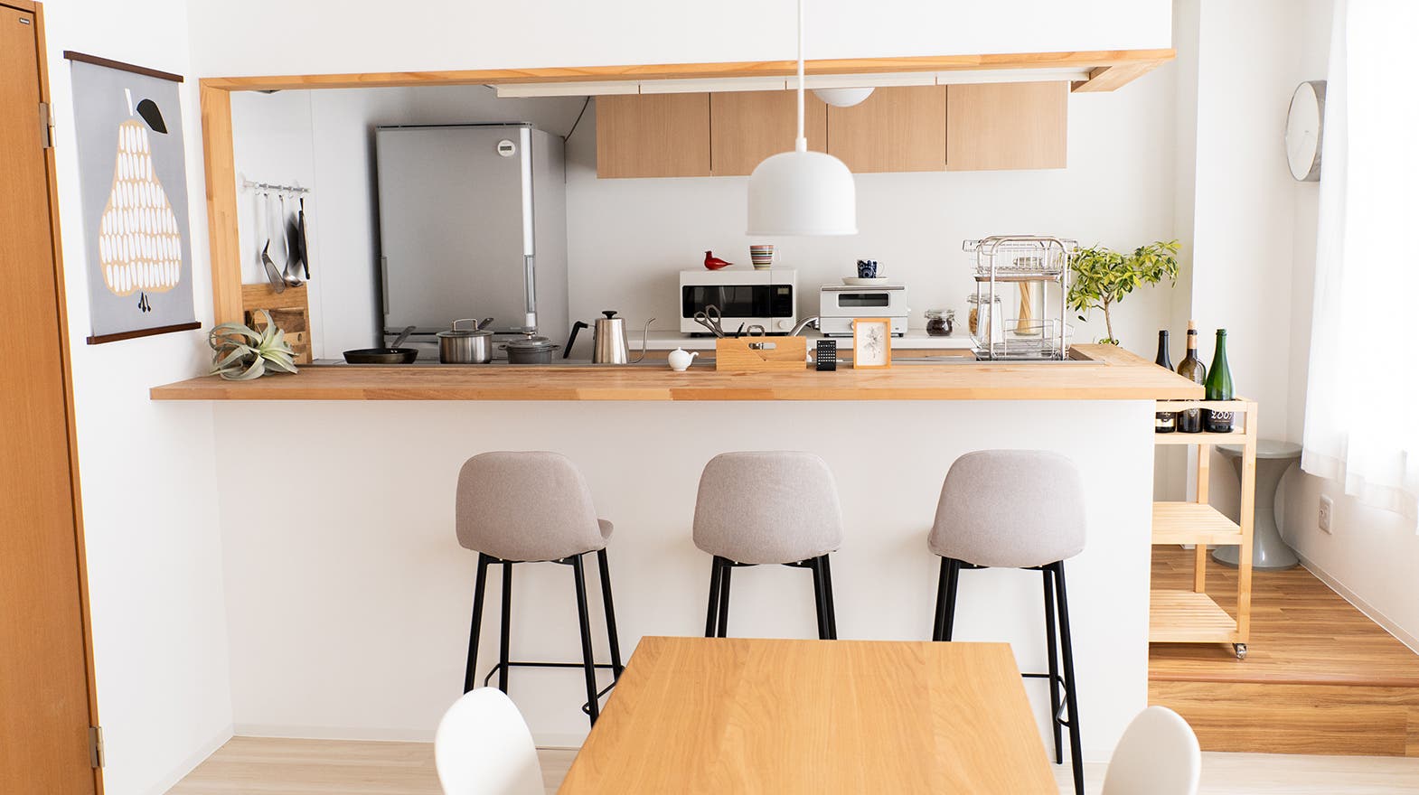 【スタジオE】自然光が差し込むキッチン・お風呂が設けられた空間の写真8