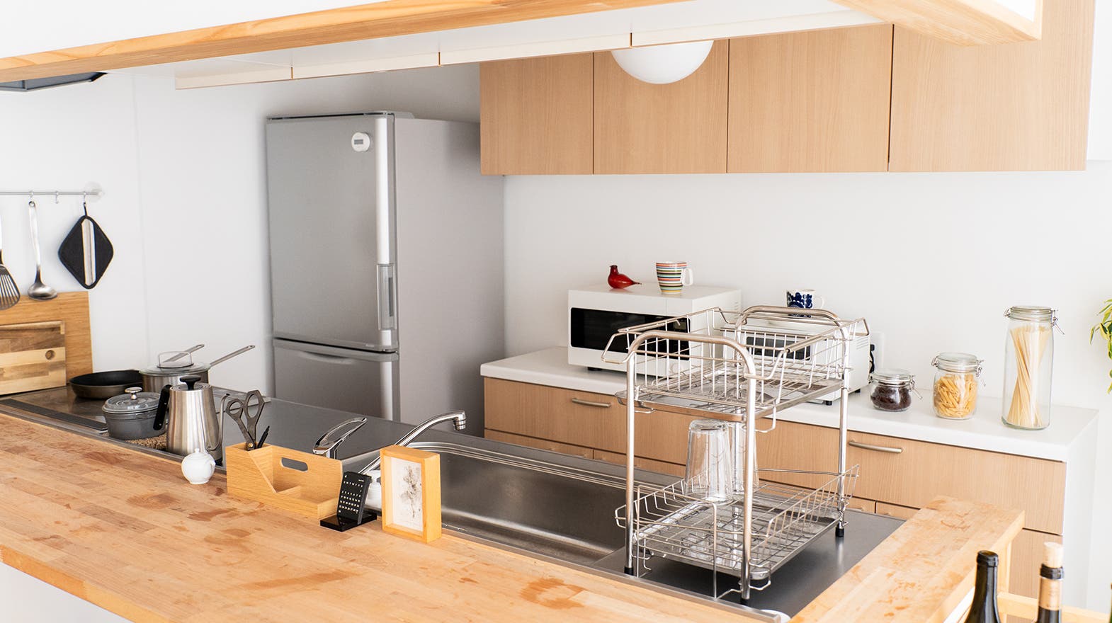 【スタジオE】自然光が差し込むキッチン・お風呂が設けられた空間の写真9