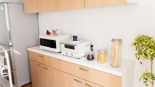 【スタジオE】自然光が差し込むキッチン・お風呂が設けられた空間の写真10