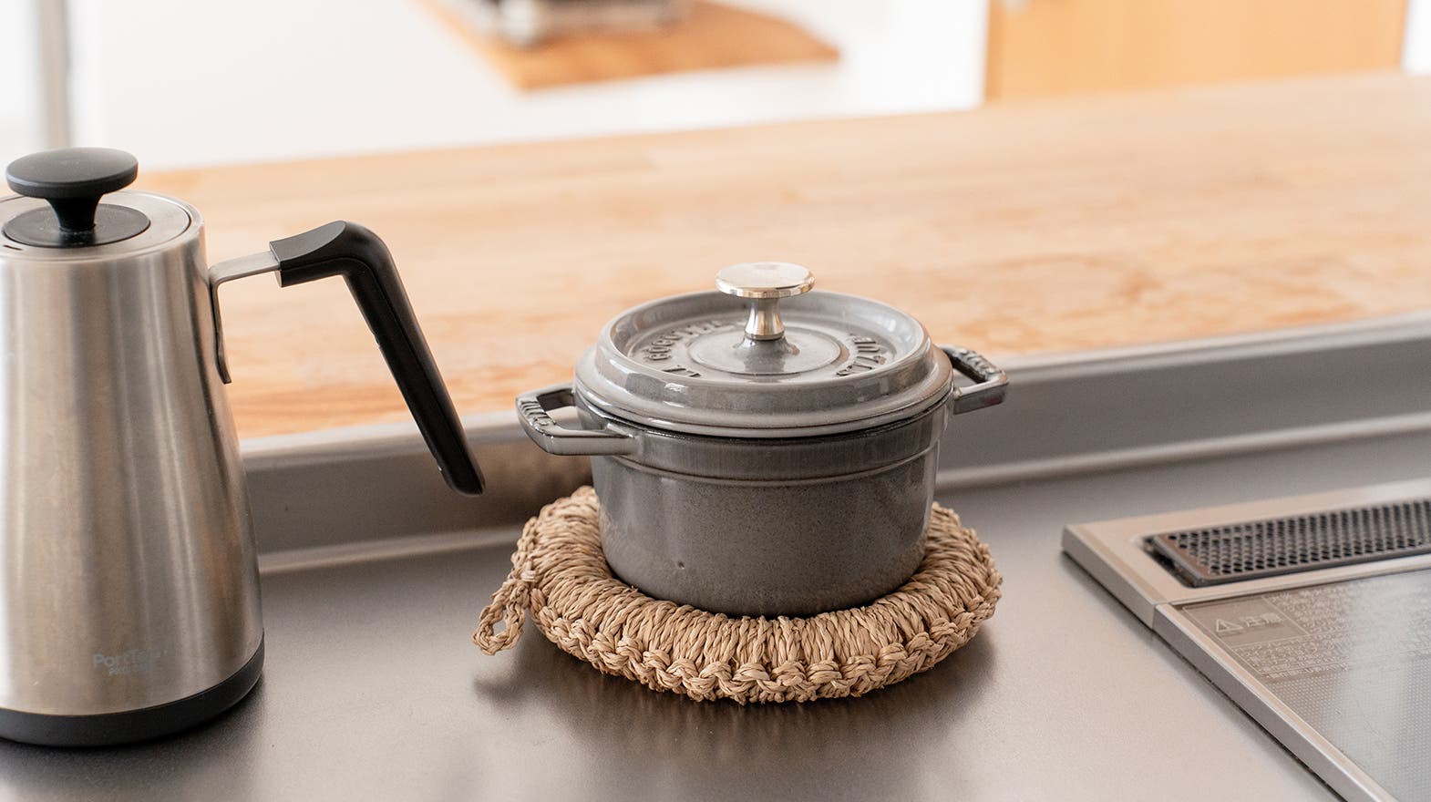 【スタジオE】自然光が差し込むキッチン・お風呂が設けられた空間の写真13