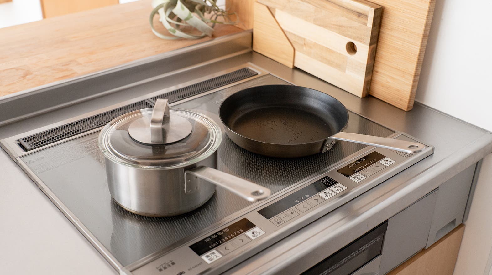 【スタジオE】自然光が差し込むキッチン・お風呂が設けられた空間の写真14