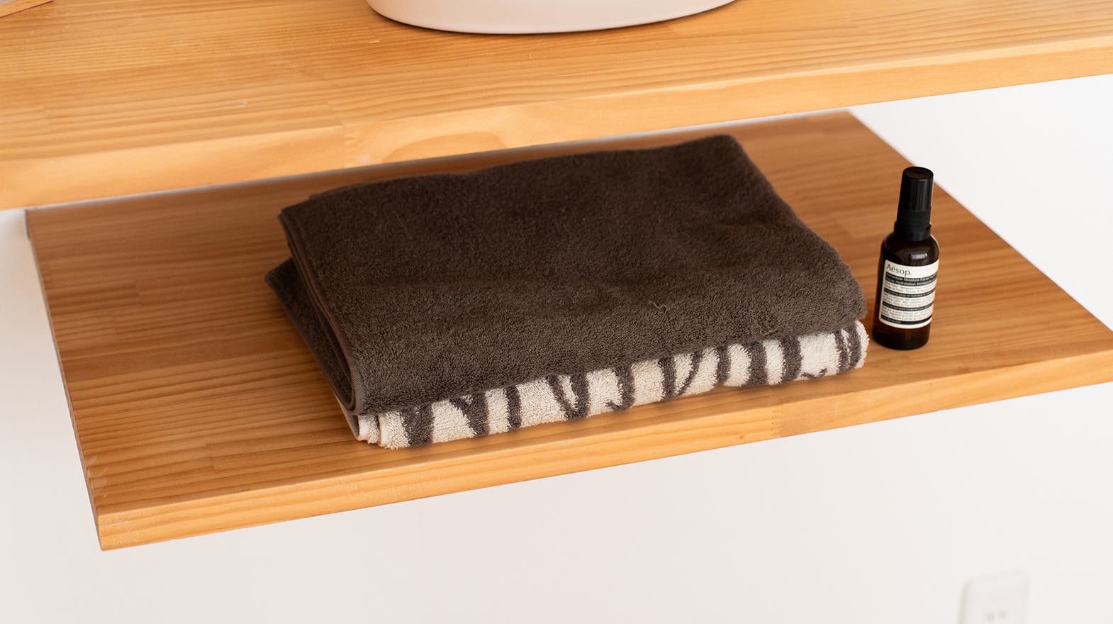 【スタジオE】自然光が差し込むキッチン・お風呂が設けられた空間の写真18