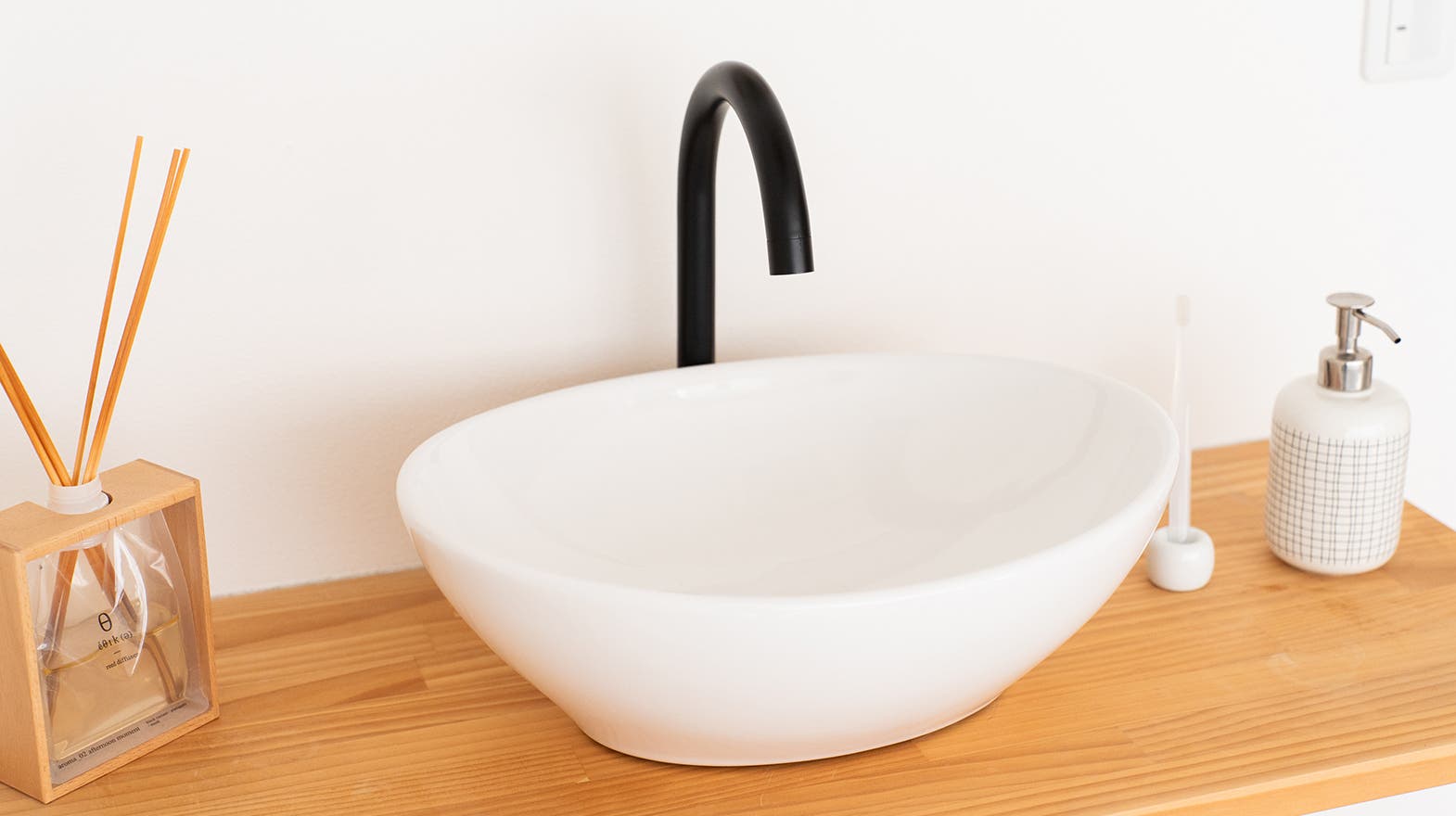 【スタジオE】自然光が差し込むキッチン・お風呂が設けられた空間の写真20