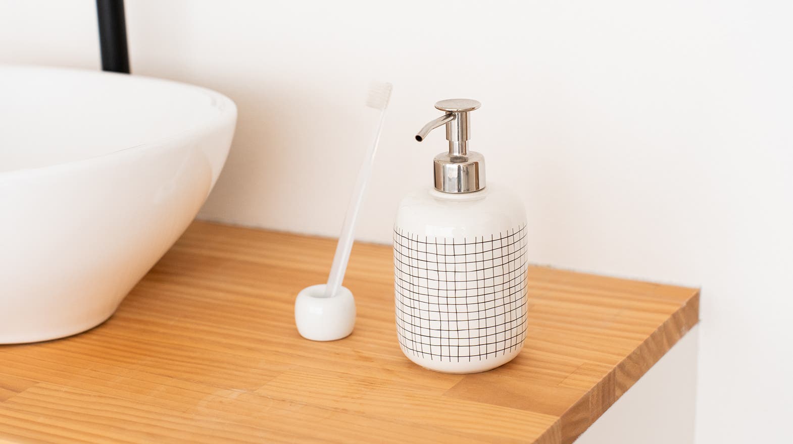 【スタジオE】自然光が差し込むキッチン・お風呂が設けられた空間の写真21