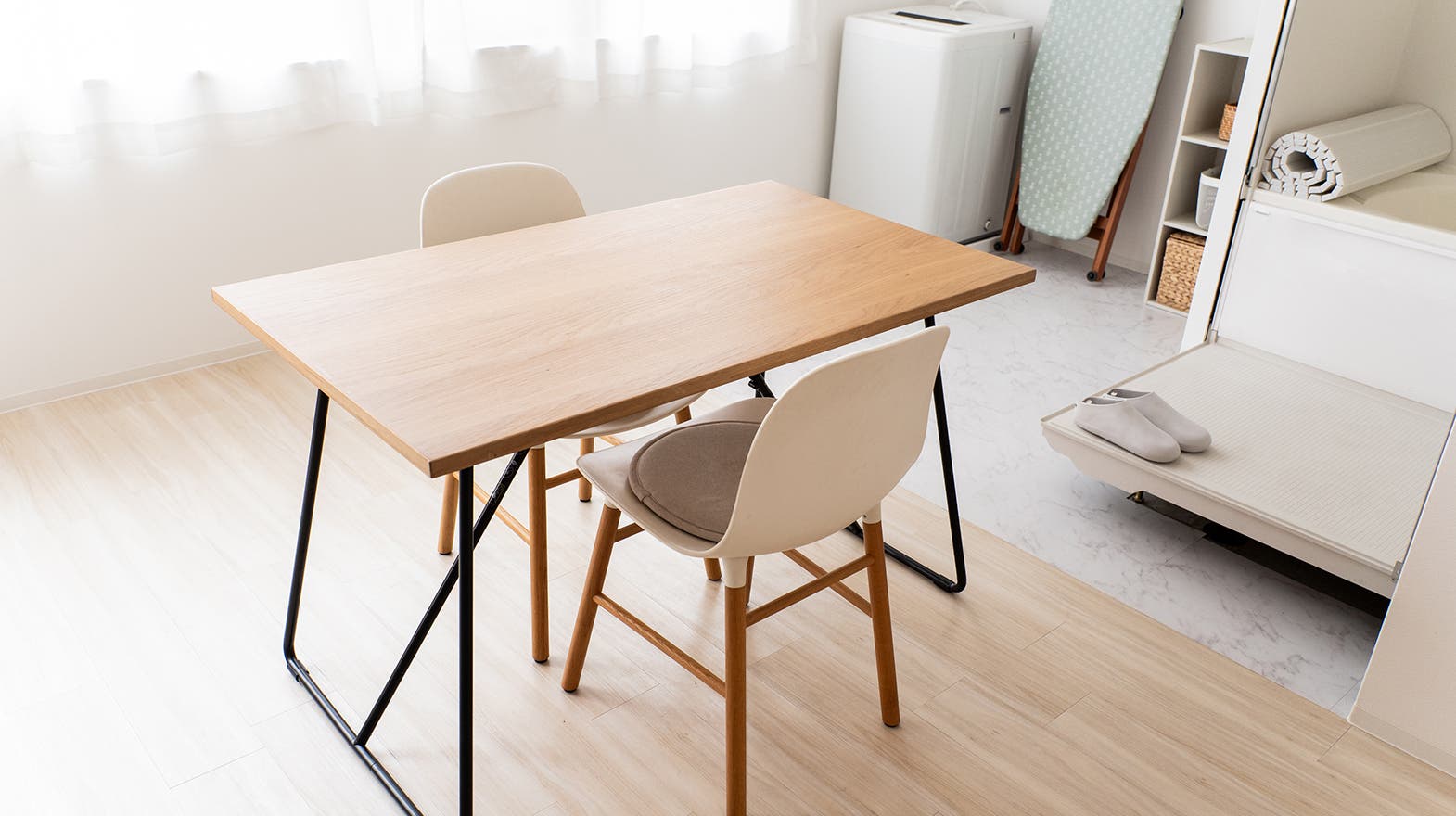 【スタジオE】自然光が差し込むキッチン・お風呂が設けられた空間の写真22