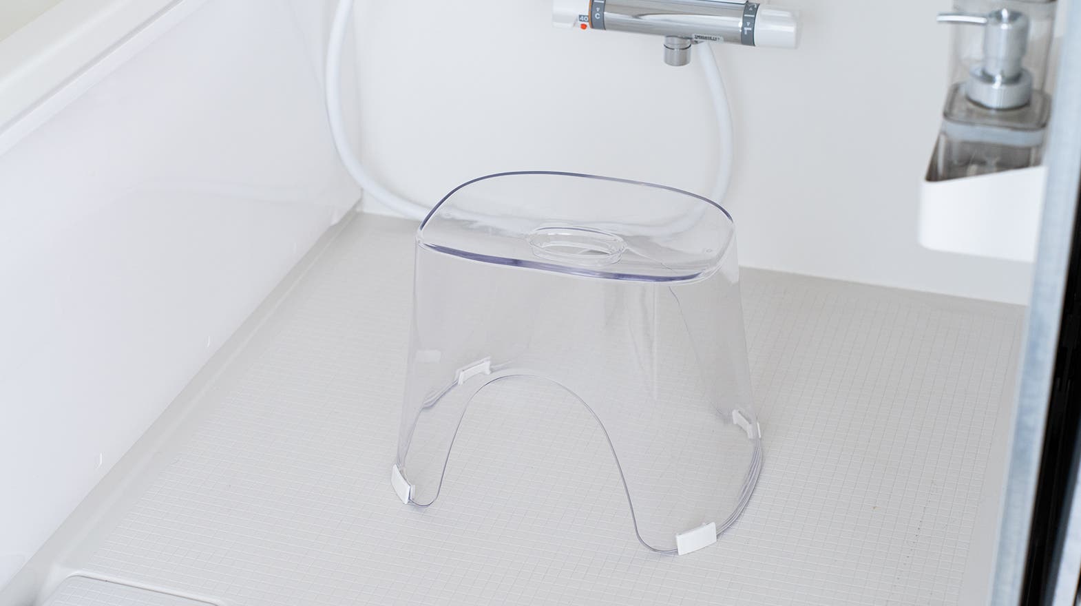 【スタジオE】自然光が差し込むキッチン・お風呂が設けられた空間の写真23