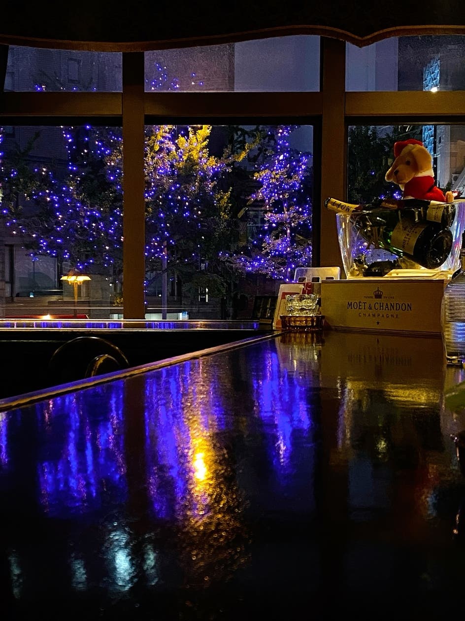 ＼東梅田駅から徒歩8分／夜景の見えるBARの写真2