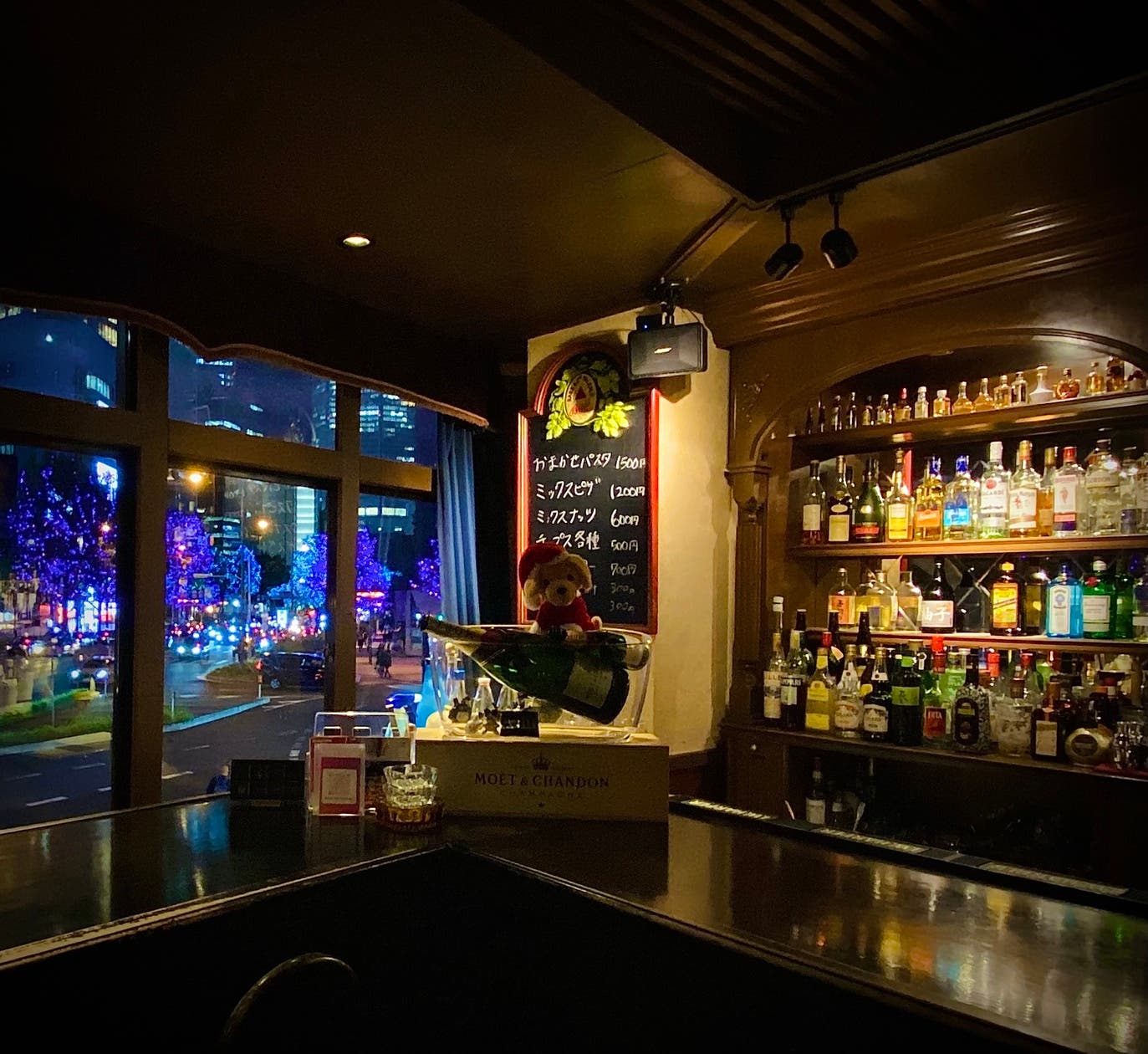 ＼東梅田駅から徒歩8分／夜景の見えるBARの写真1