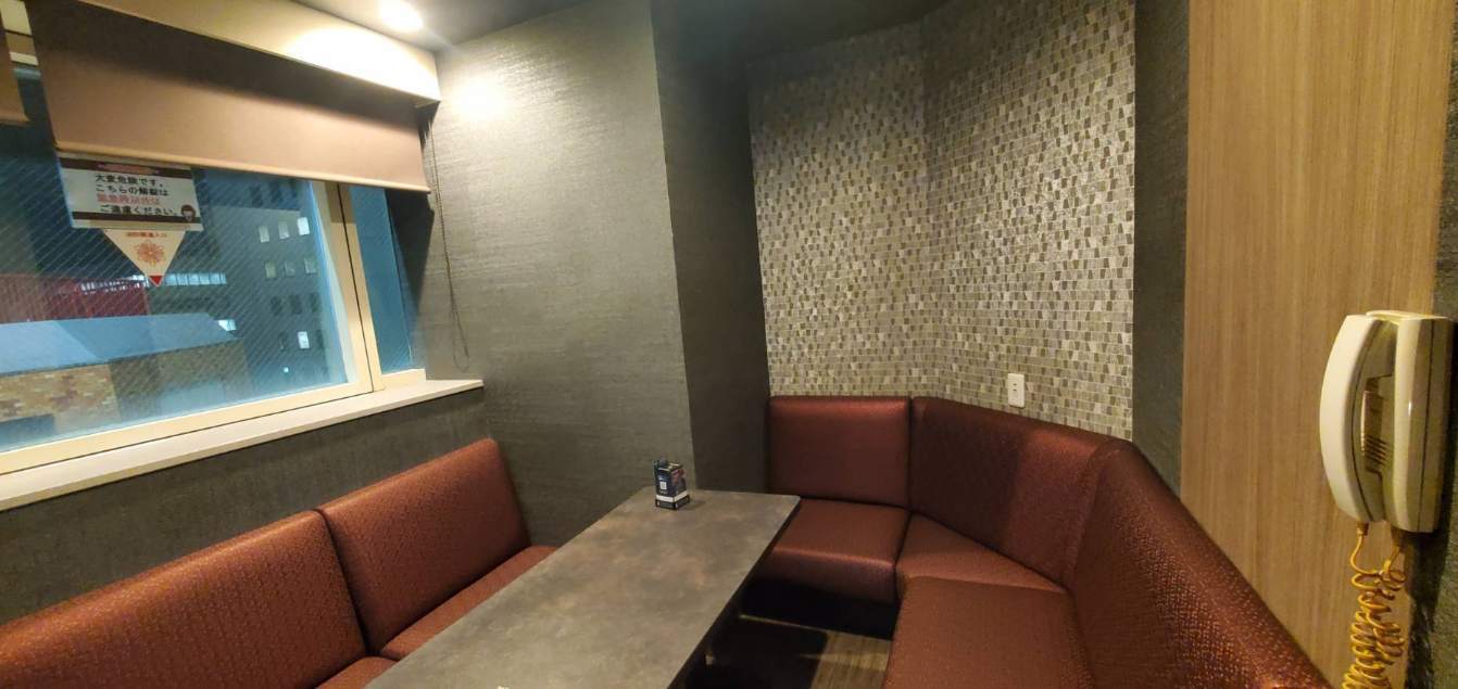 《4~6名用》会議・打ち合わせ用ルーム【サイズM】（加熱式たばこのみ可）の写真1