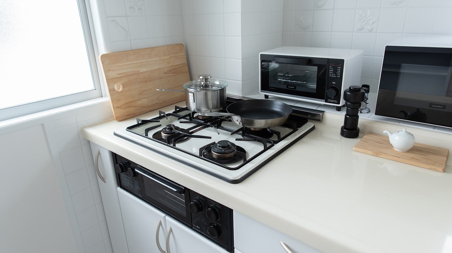 【スタジオJ】清潔感のあるホワイトを基調としたキッチンダイニングスタジオ、スタジオJの写真5