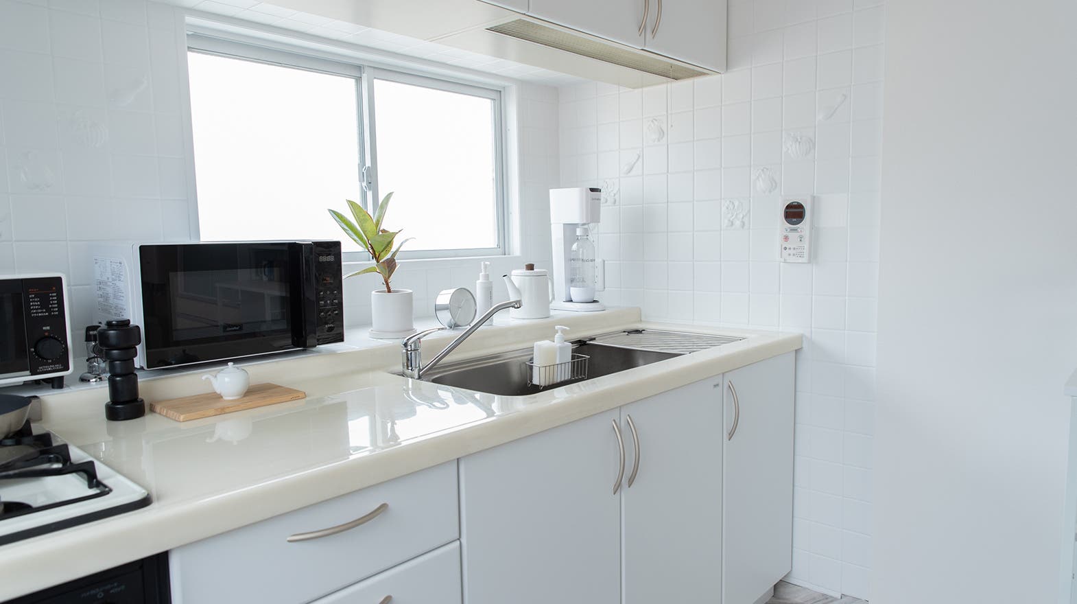 【スタジオJ】清潔感のあるホワイトを基調としたキッチンダイニングスタジオ、スタジオJの写真6