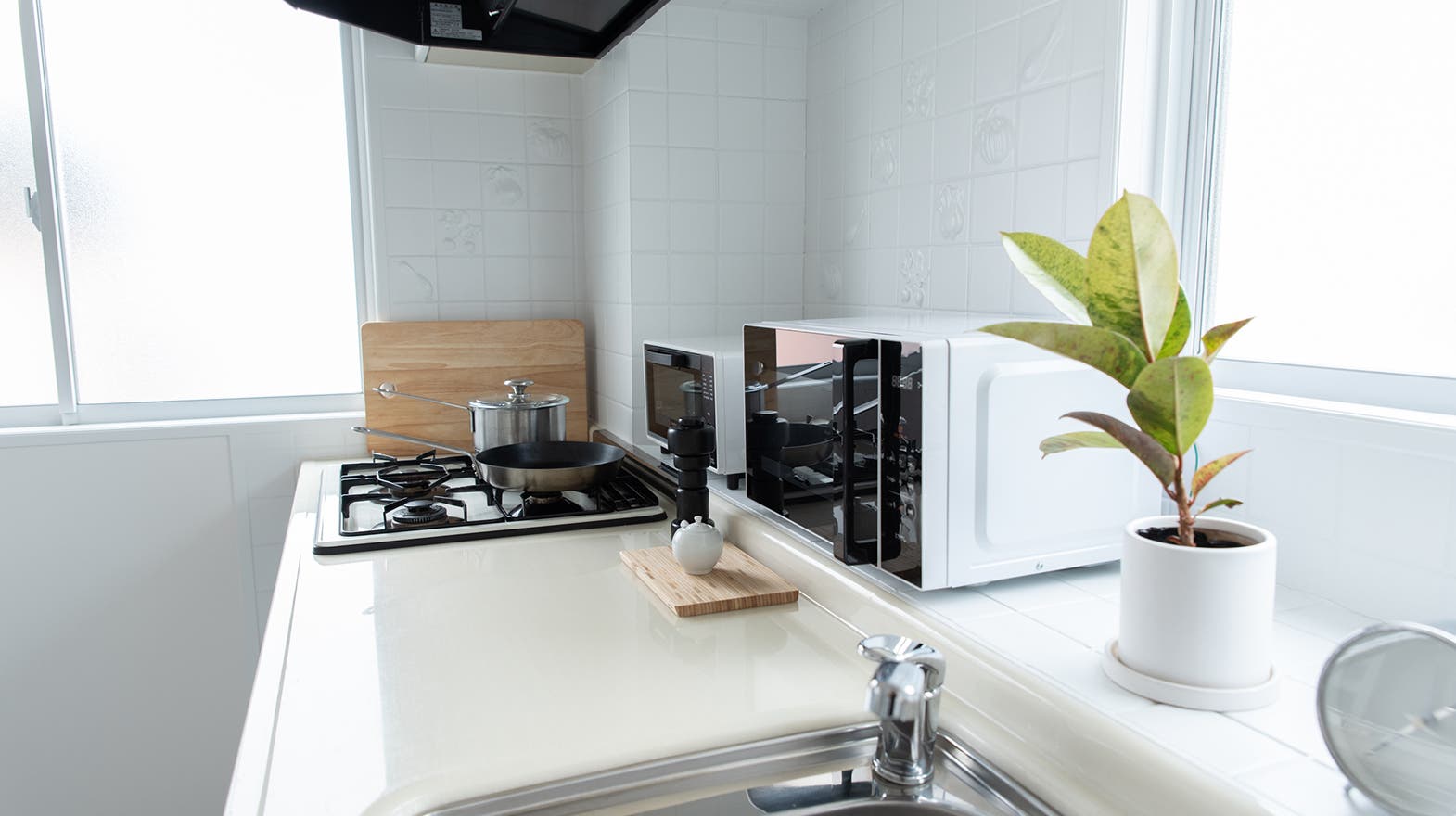 【スタジオJ】清潔感のあるホワイトを基調としたキッチンダイニングスタジオ、スタジオJの写真7