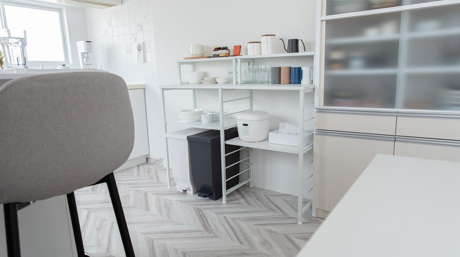 【スタジオJ】清潔感のあるホワイトを基調としたキッチンダイニングスタジオ、スタジオJの写真8