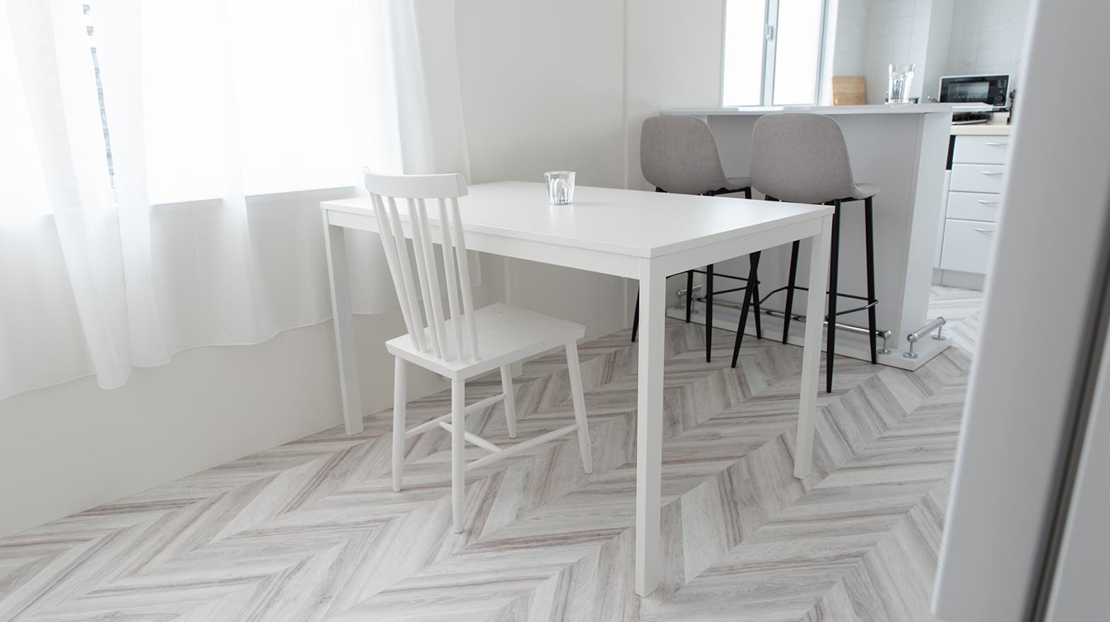 【スタジオJ】清潔感のあるホワイトを基調としたキッチンダイニングスタジオ、スタジオJの写真9