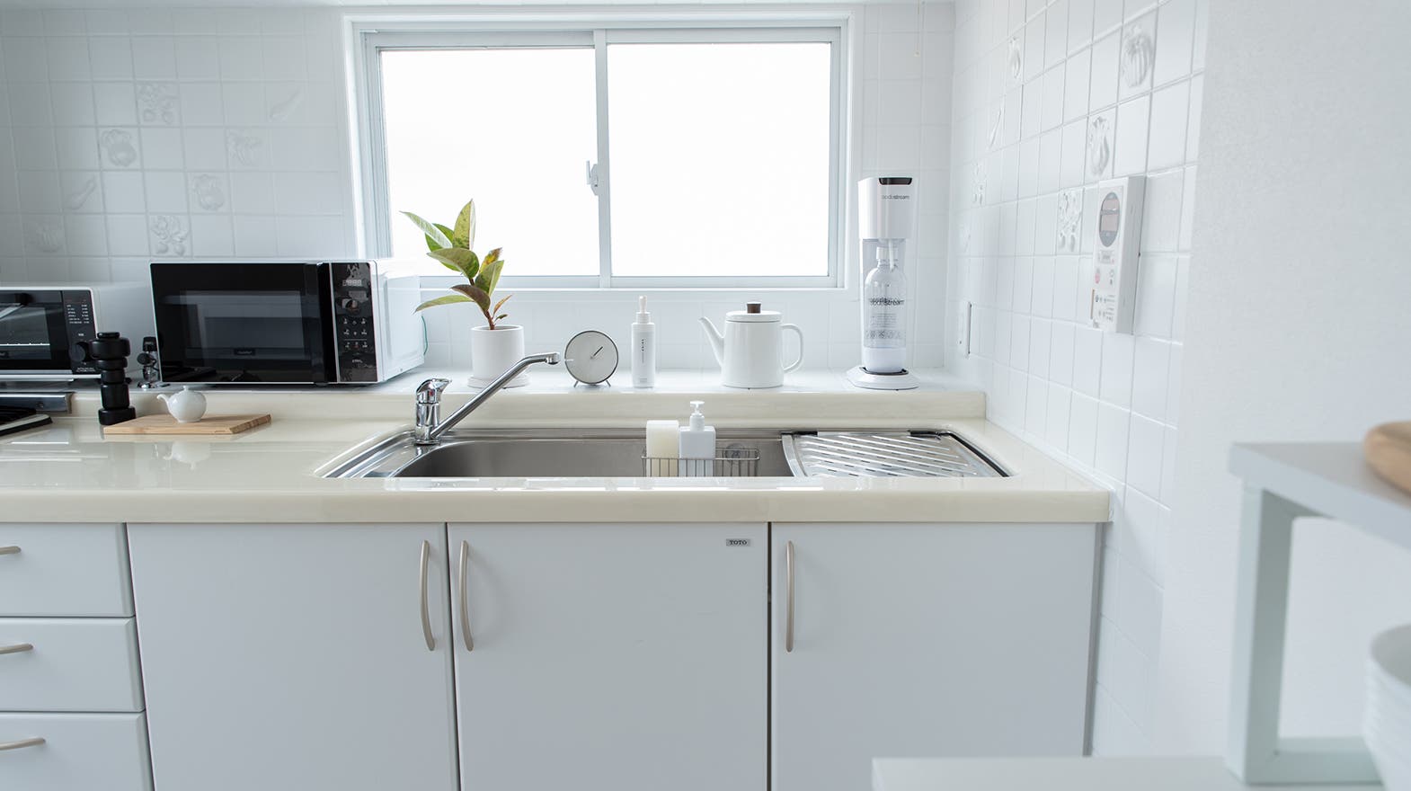 【スタジオJ】清潔感のあるホワイトを基調としたキッチンダイニングスタジオ、スタジオJの写真11
