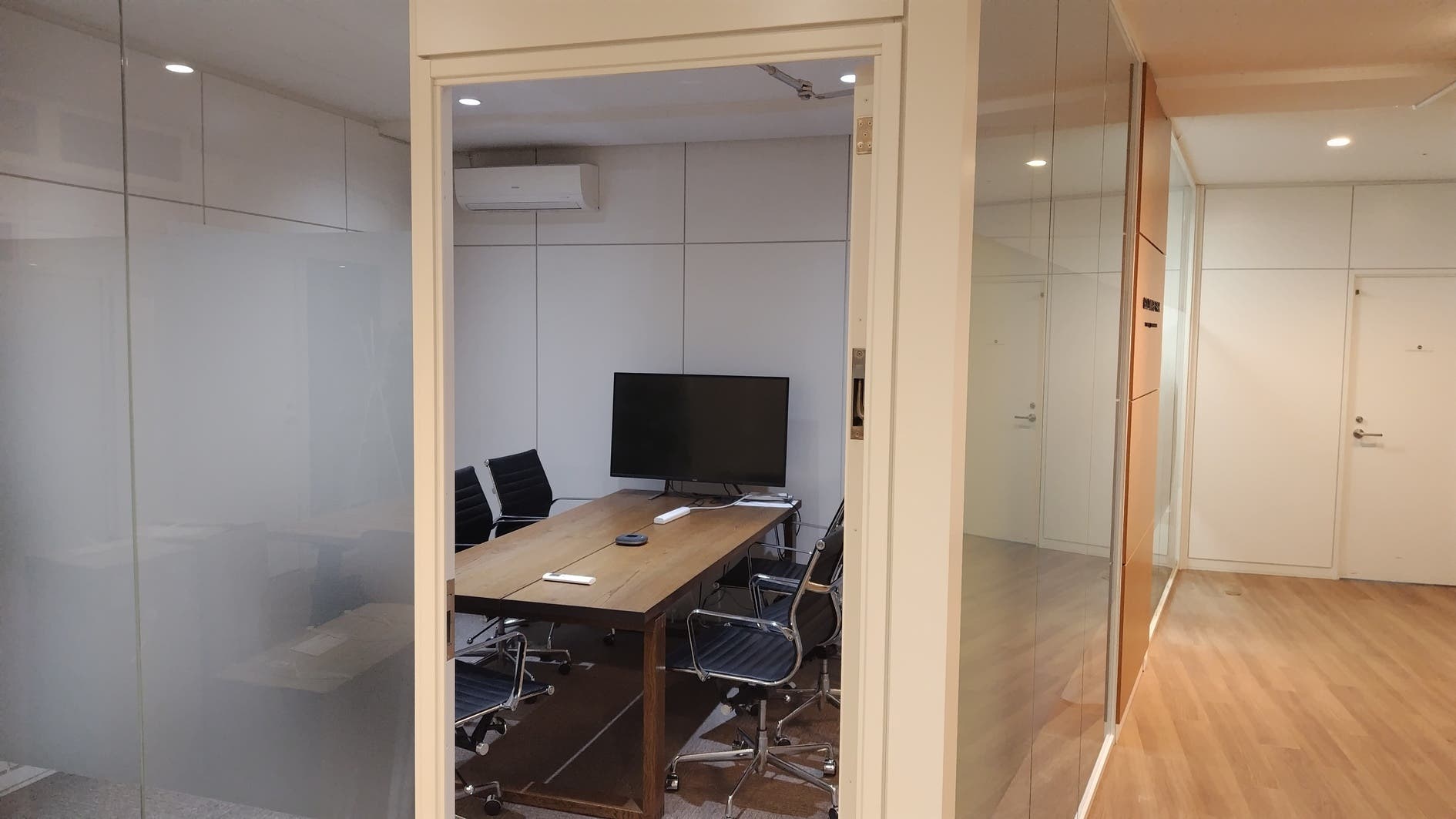 【六本木・広尾駅徒歩圏内】≪貸し会議室時間利用/商談・打ち合わせに最適！/定期清掃≫の写真2