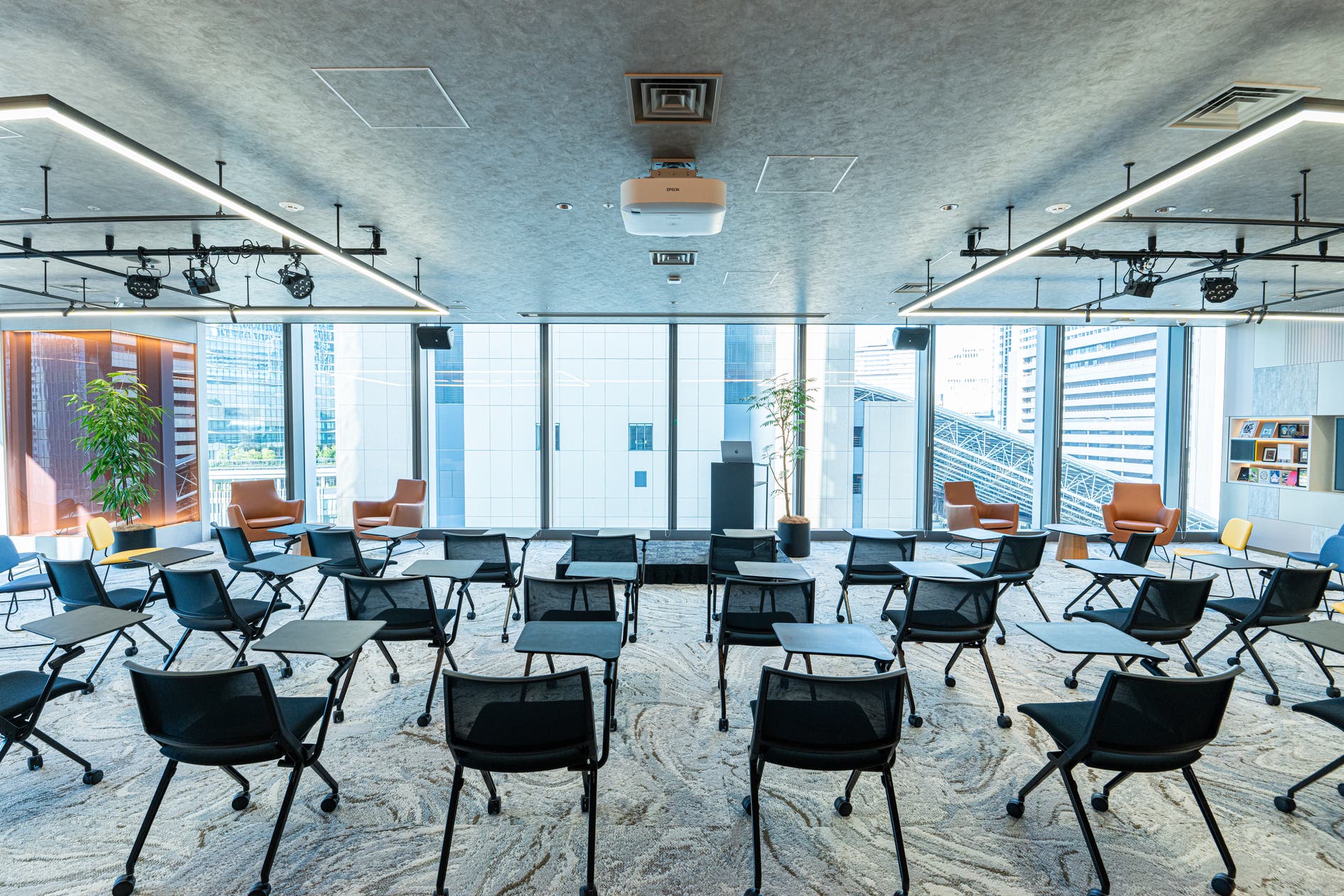 【APイノゲート大阪】ROOM クリエイティブラウンジ／全てのお客様のあらゆるご要望に、高い信頼と品質での写真1