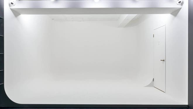 青山一丁目駅から徒歩7分・外苑前駅から徒歩4分|白ホリと黒背景が使える無料機材が豊富に揃った格安レンタル撮影スタジオの写真2