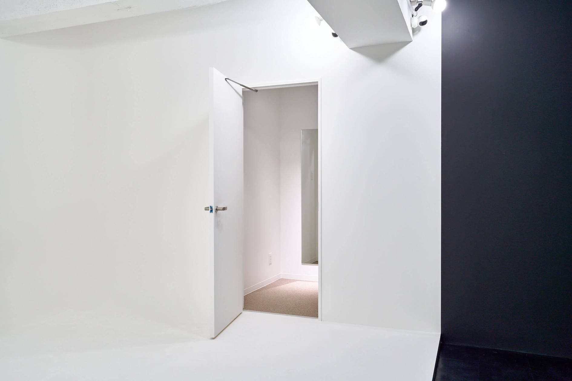 青山一丁目駅から徒歩7分･外苑前駅から徒歩4分｜白ホリと黒背景が使える無料機材が豊富に揃った格安レンタル撮影スタジオの写真6