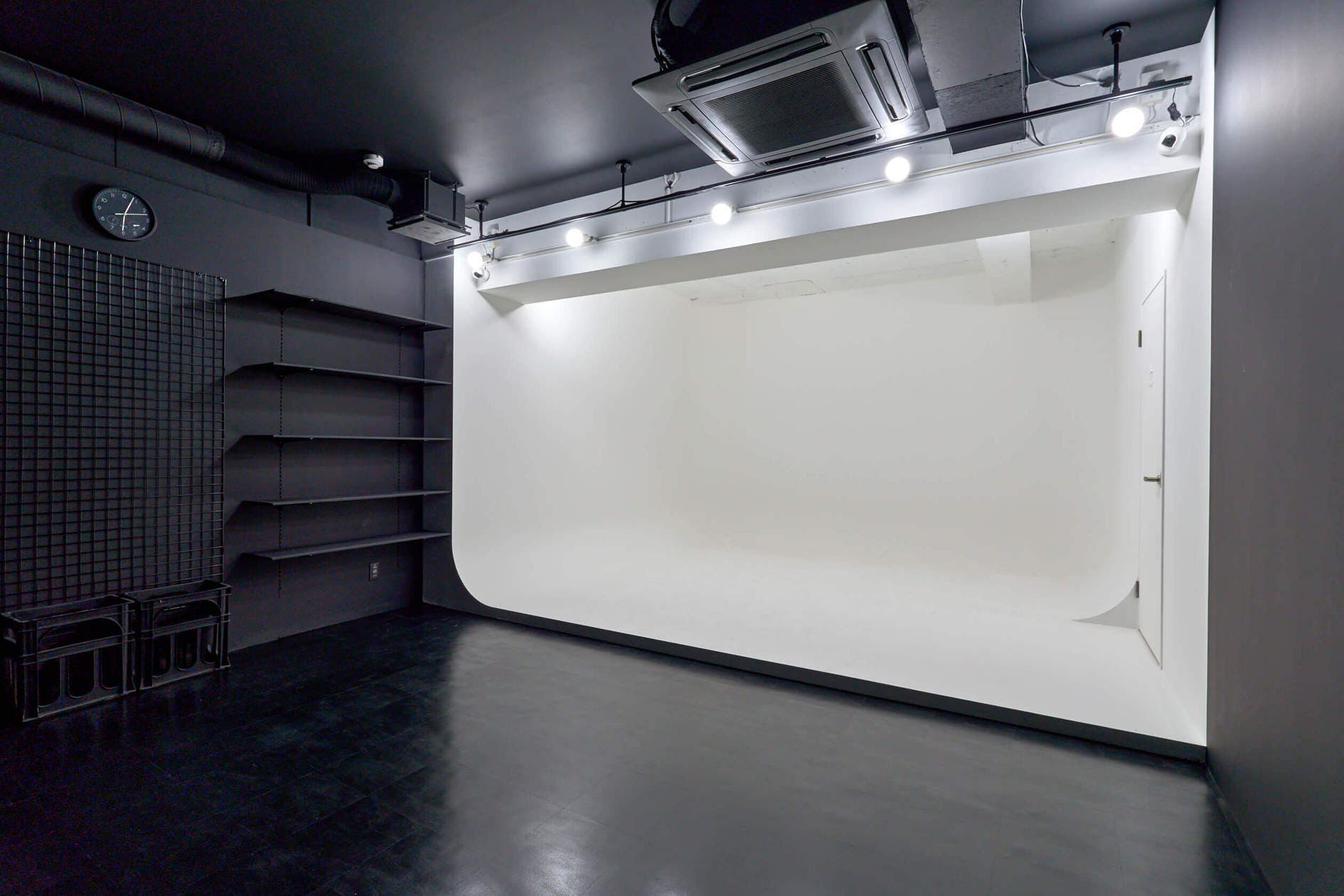 青山一丁目駅から徒歩7分･外苑前駅から徒歩4分｜白ホリと黒背景が使える無料機材が豊富に揃った格安レンタル撮影スタジオの写真8