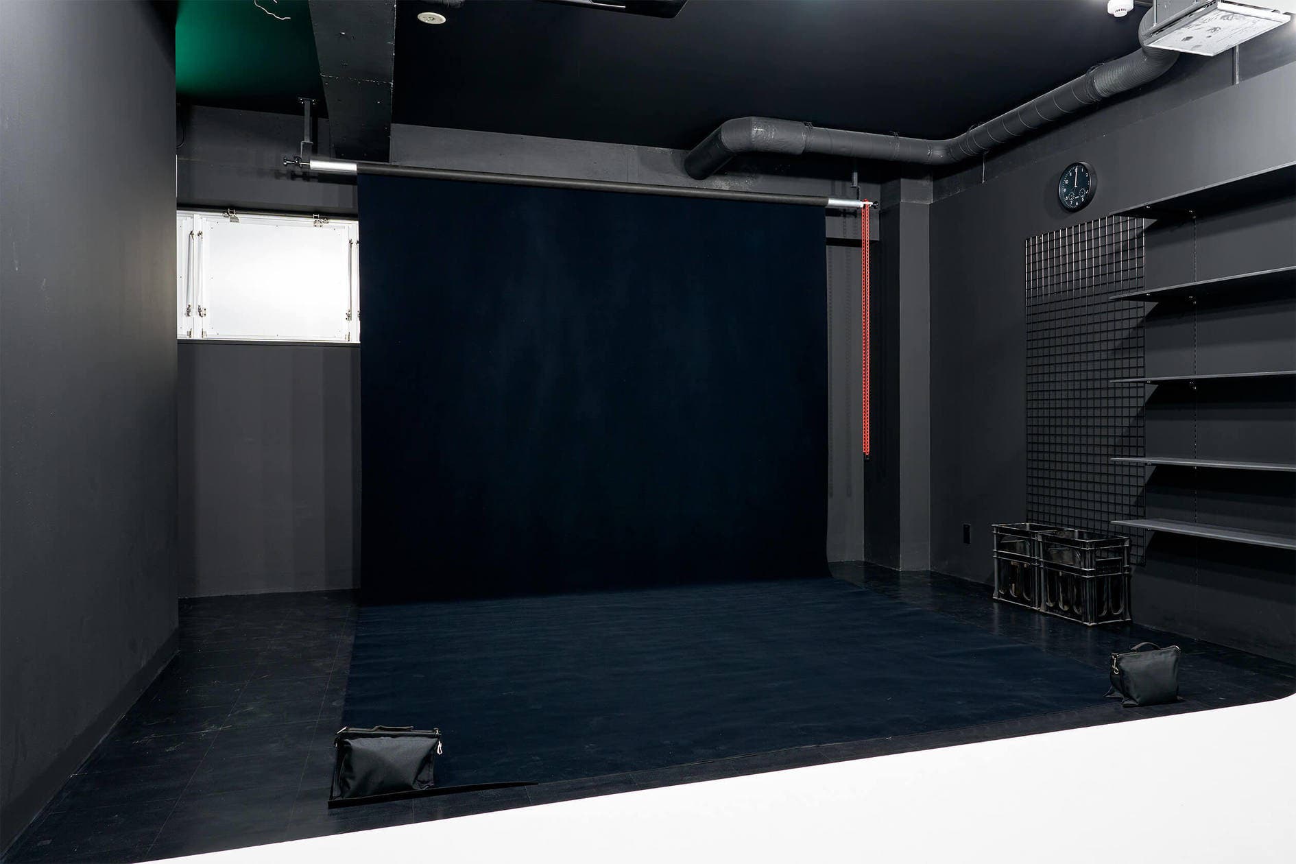 青山一丁目駅から徒歩7分･外苑前駅から徒歩4分｜白ホリと黒背景が使える無料機材が豊富に揃った格安レンタル撮影スタジオの写真14