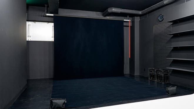 青山一丁目駅から徒歩7分・外苑前駅から徒歩4分|白ホリと黒背景が使える無料機材が豊富に揃った格安レンタル撮影スタジオの写真14