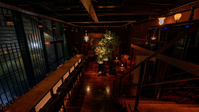 恵比寿駅3分、大きな開放的な窓と天高4m以上のバーの写真4