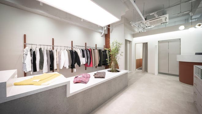 けやき通りにあるレディースセレクトショップです。の写真2