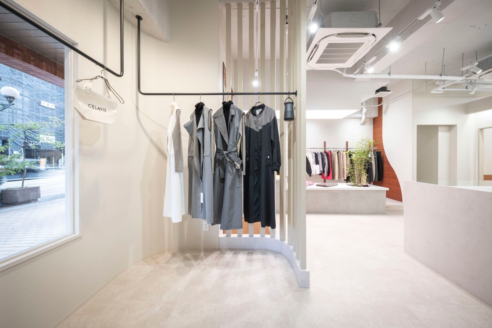 けやき通りにあるレディースセレクトショップです。の写真6