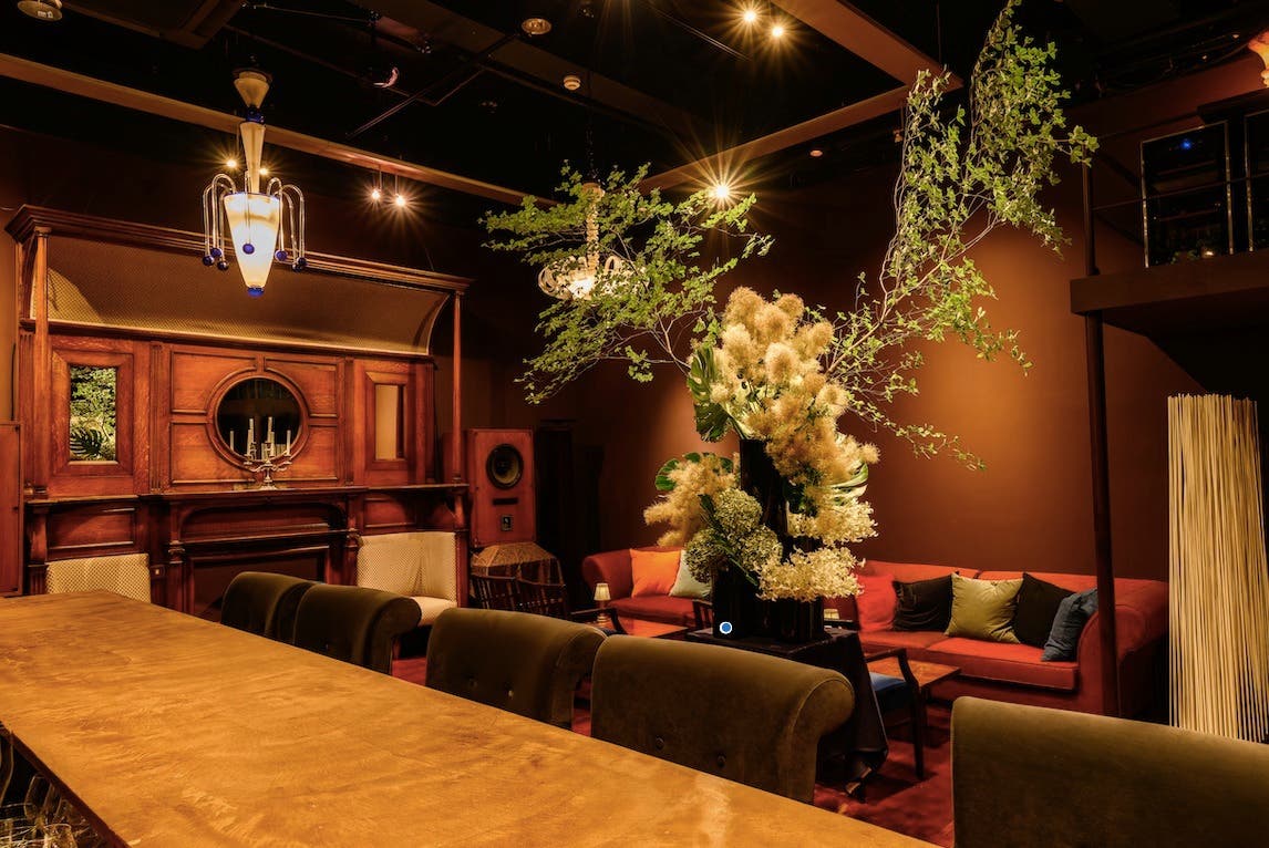 恵比寿駅3分、大きな開放的な窓と天高4m以上のバーの写真11