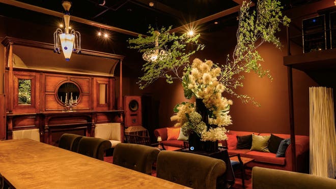 恵比寿駅3分、大きな開放的な窓と天高4m以上のバーの写真11