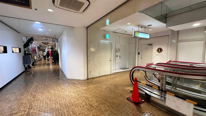 <🎉オープンセール>梅田から電車10分&庄内駅徒歩30秒【白ホリ/プロ照明機材無料完備/ドレッサー/テザー撮影/エレベータ有】の写真4