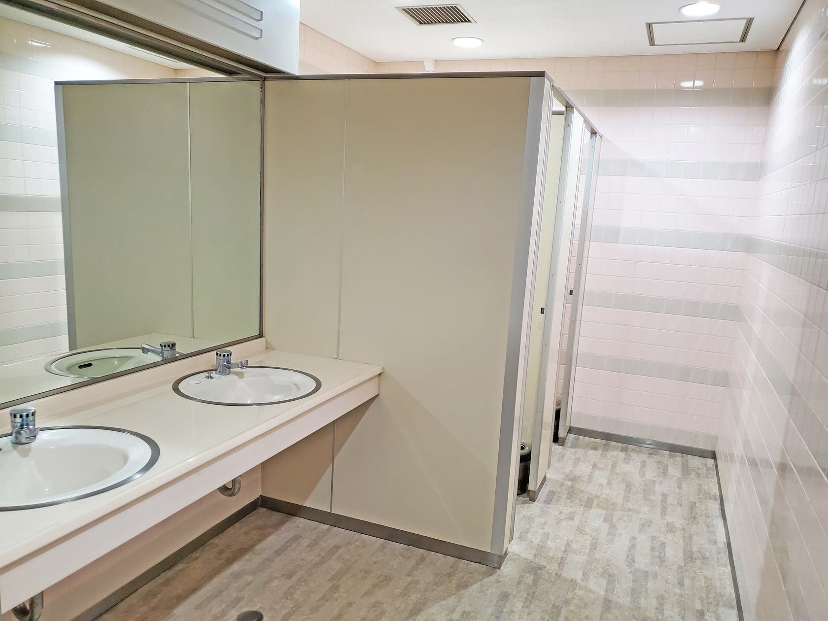 4F【本町駅から徒歩0分！】２０～７0名まで。無料備品も多数！の写真21