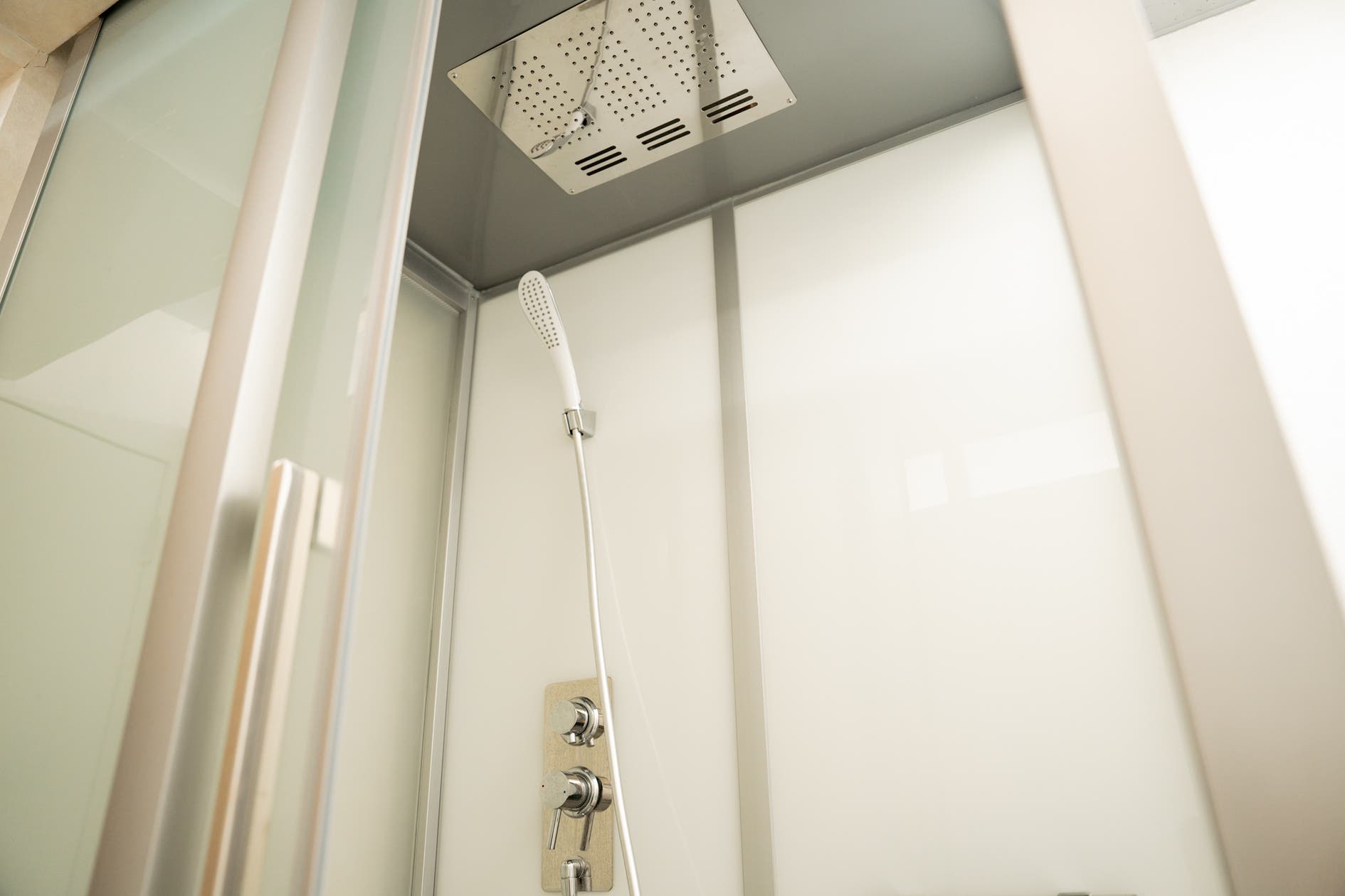 恵比寿駅徒歩3分｜日差しで明るい！広々とした清潔な完全個室｜トレーニング ヨガ 整体に！の写真7