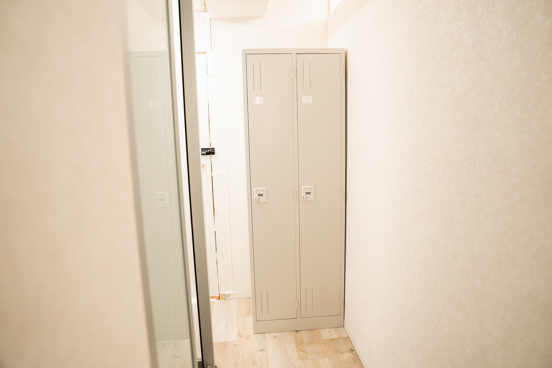 恵比寿駅徒歩3分｜日差しで明るい！広々とした清潔な完全個室｜トレーニング ヨガ 整体に！の写真8