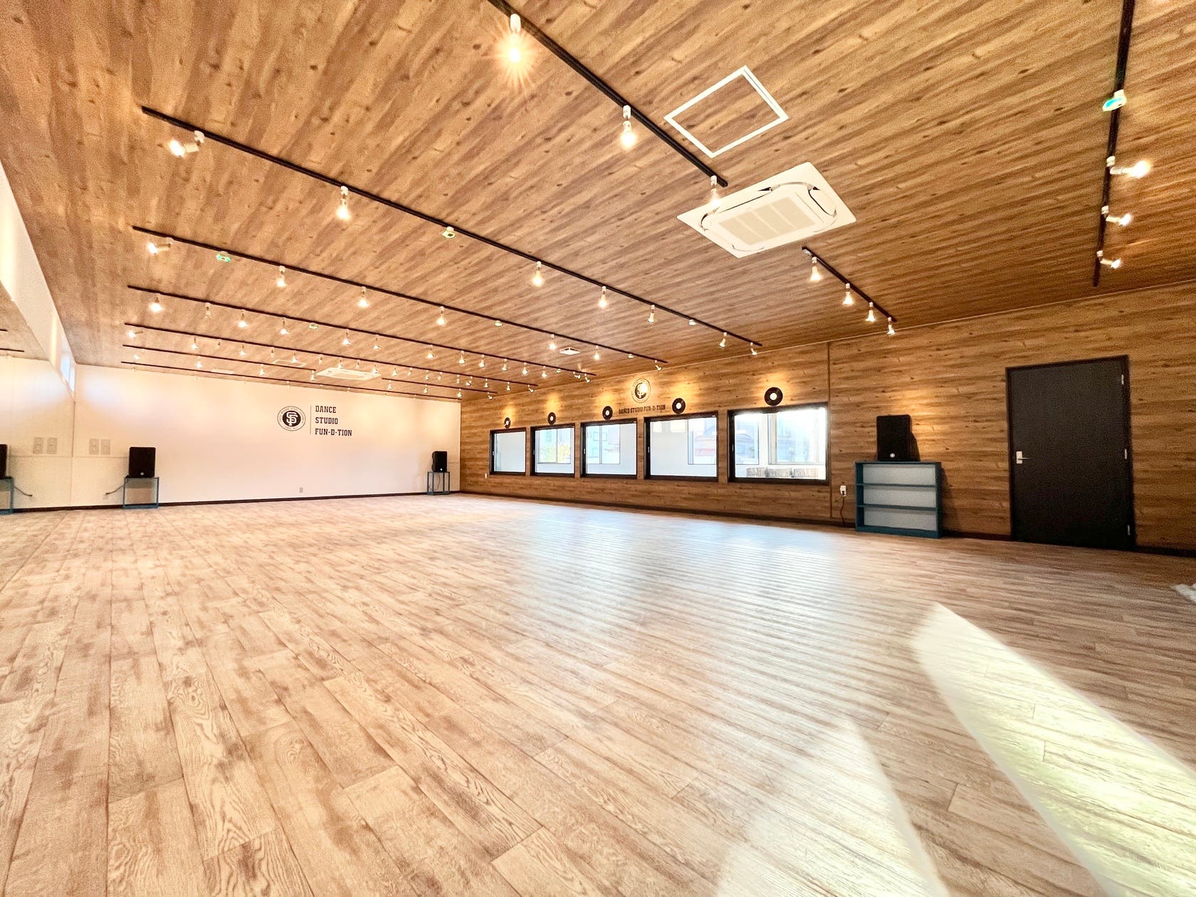 【デカスタ／14m×8m／最大40名】新茂原駅徒歩6分・駐車場35台。ダンスレッスン／舞台／リハーサルなどに最適なスタジオの写真2