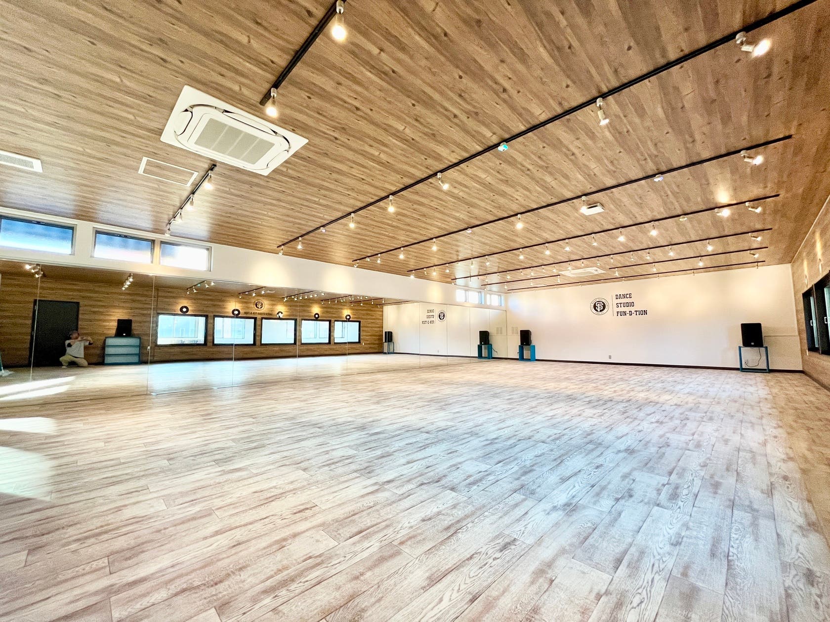 【デカスタ／14m×8m／最大40名】新茂原駅徒歩6分・駐車場35台。ダンスレッスン／舞台／リハーサルなどに最適なスタジオの写真3