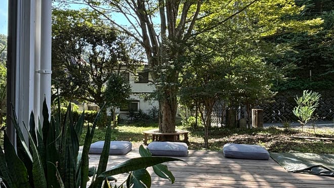 駐車場1台/逗子駅徒歩9分/前日予約可♪シンボルツリーを囲むベンチがある167坪の庭の写真4