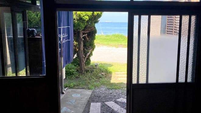 砂浜まで10秒 南房総の原岡桟橋すぐ近く、海が見えるリノベーション一軒家の写真2