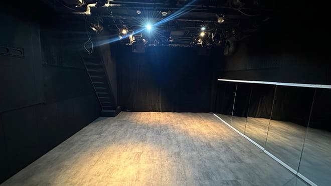 【舞台・レッスンなど最適◎】小劇場にもなる防音・照明音響完備のスタジオ!イベント貸切・レッスンなどカスタマイズ可能ですの写真1