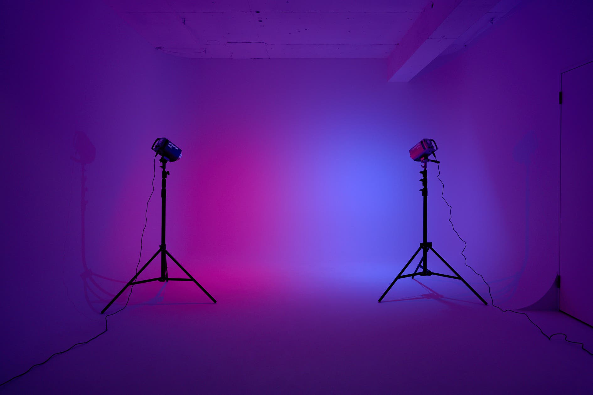 青山一丁目駅から徒歩7分･外苑前駅から徒歩4分｜白ホリと黒背景が使える無料機材が豊富に揃った格安レンタル撮影スタジオの写真3