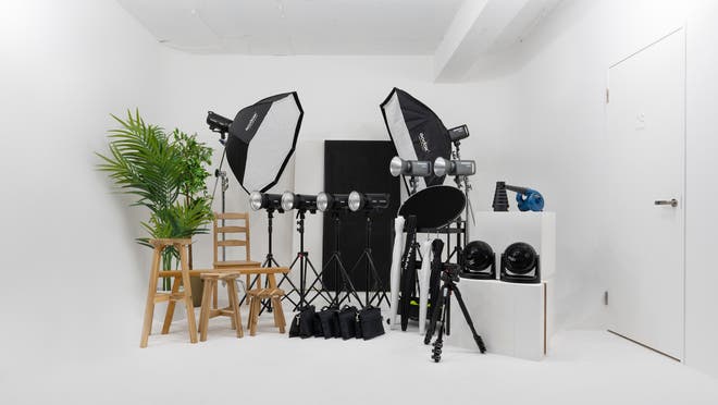 青山一丁目駅から徒歩7分・外苑前駅から徒歩4分|白ホリと黒背景が使える無料機材が豊富に揃った格安レンタル撮影スタジオの写真1