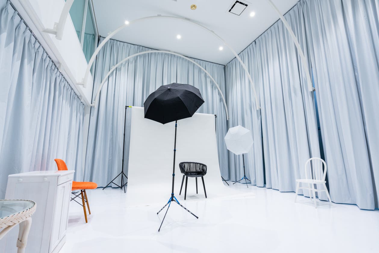 【撮影・配信に最適】白基調×自然光×天高4.6m／ホテルライクな控室＆導線完備／ワークショップ・イベントにもの写真10