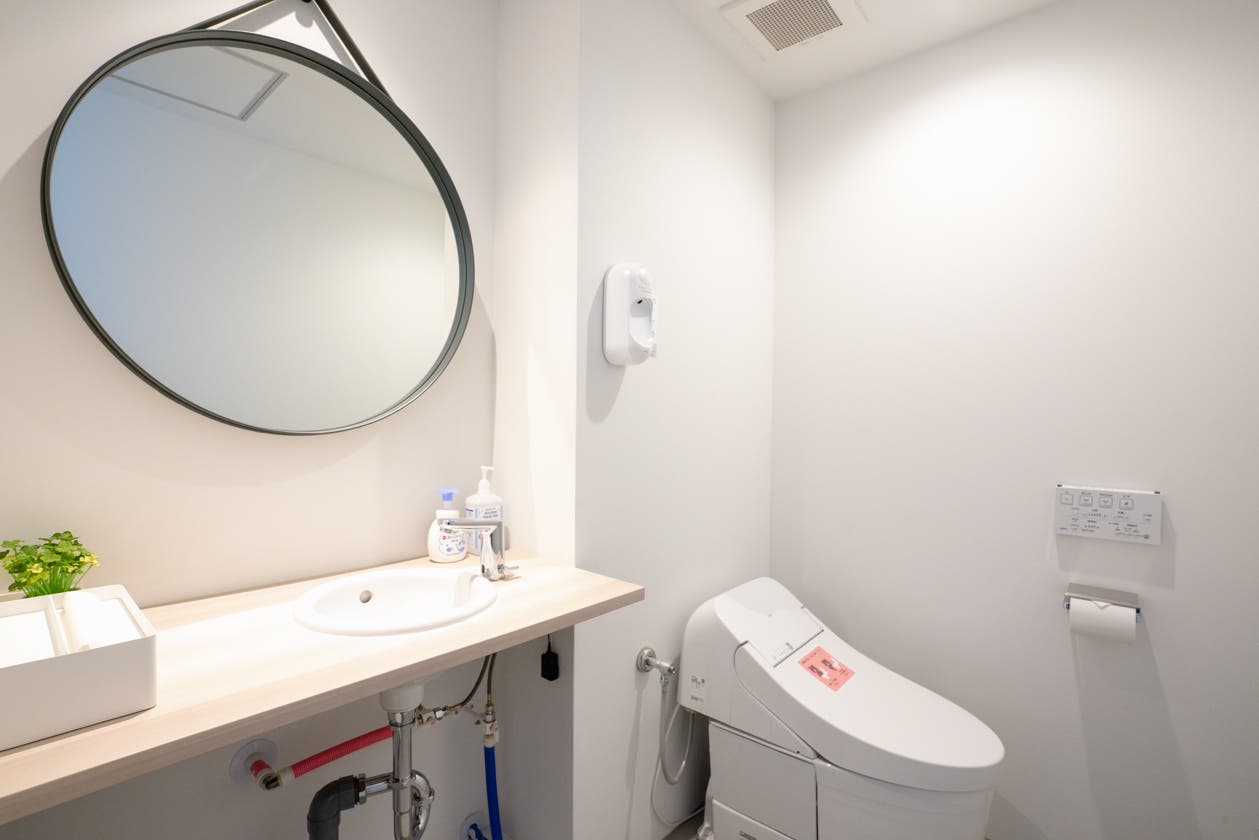 【撮影・配信に最適】白基調×自然光×天高4.6m／ホテルライクな控室＆導線完備／ワークショップ・イベントにもの写真11