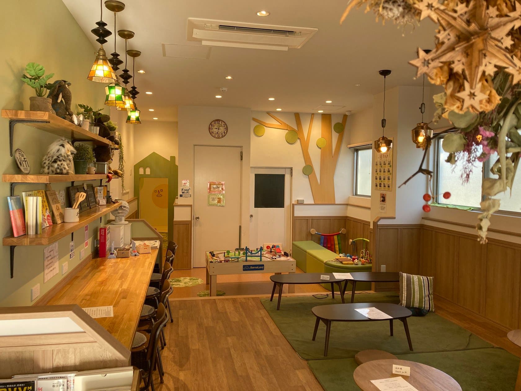 【遊具は滑り台のみでお得に利用！】オシャレな親子カフェを借切り！の写真1