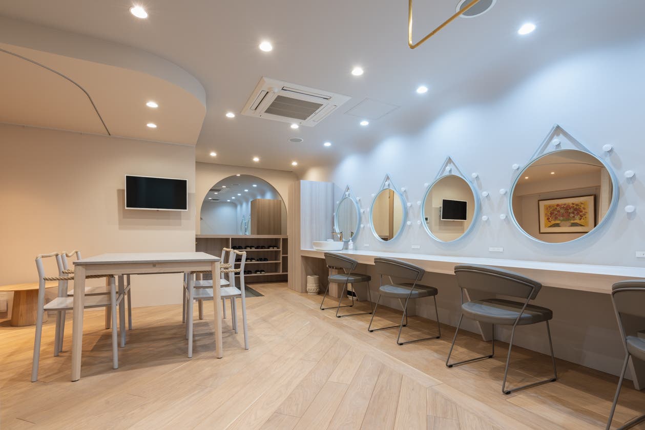 【撮影・配信に最適】白基調×自然光×天高4.6m／ホテルライクな控室＆導線完備／ワークショップ・イベントにもの写真13