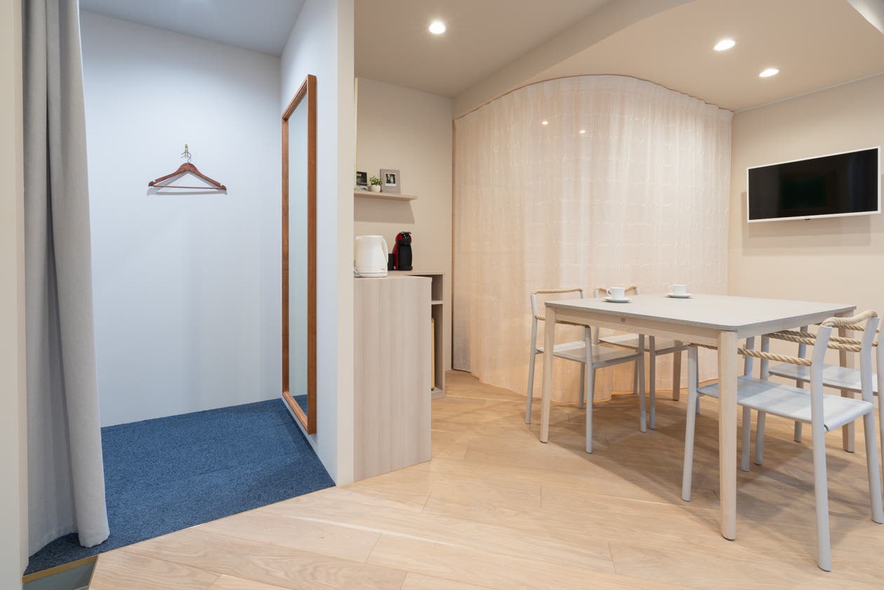 【撮影・配信に最適】白基調×自然光×天高4.6m／ホテルライクな控室＆導線完備／ワークショップ・イベントにもの写真15