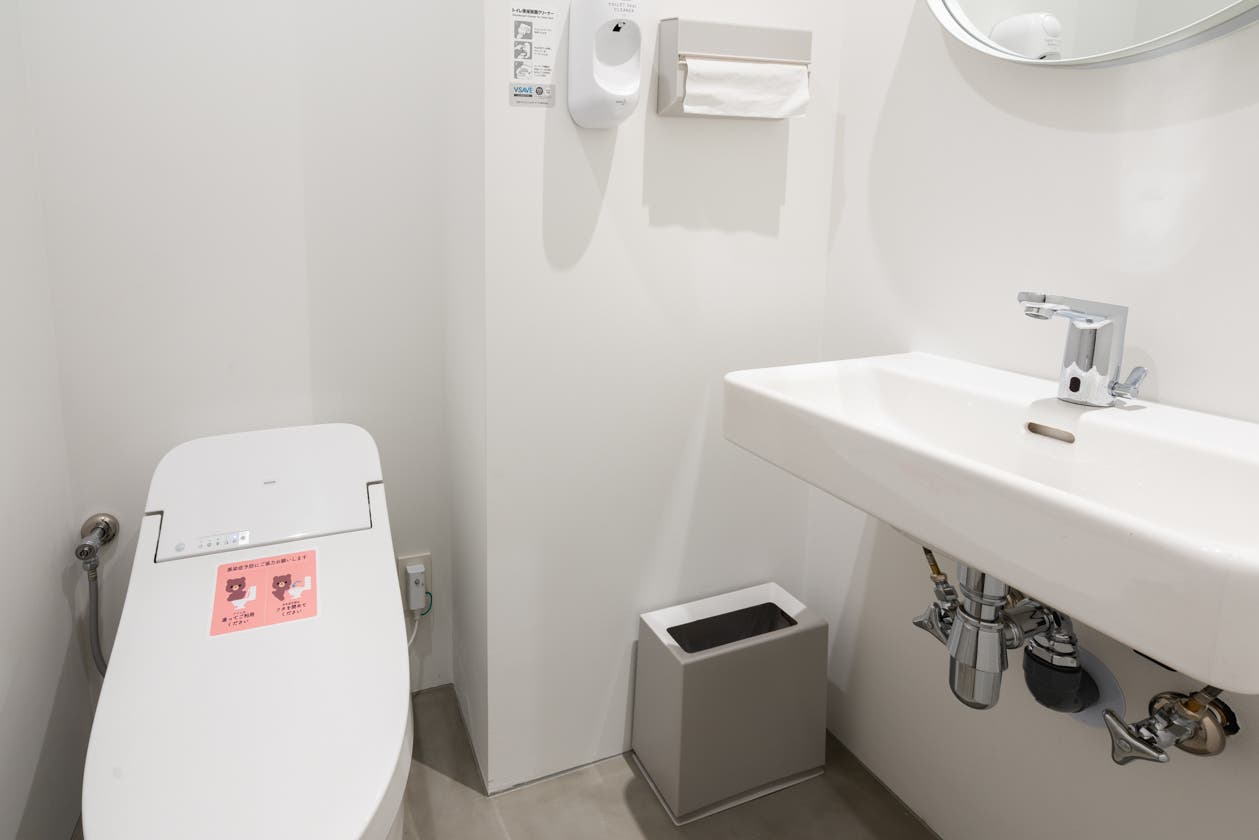 【撮影・配信に最適】白基調×自然光×天高4.6m／ホテルライクな控室＆導線完備／ワークショップ・イベントにもの写真17